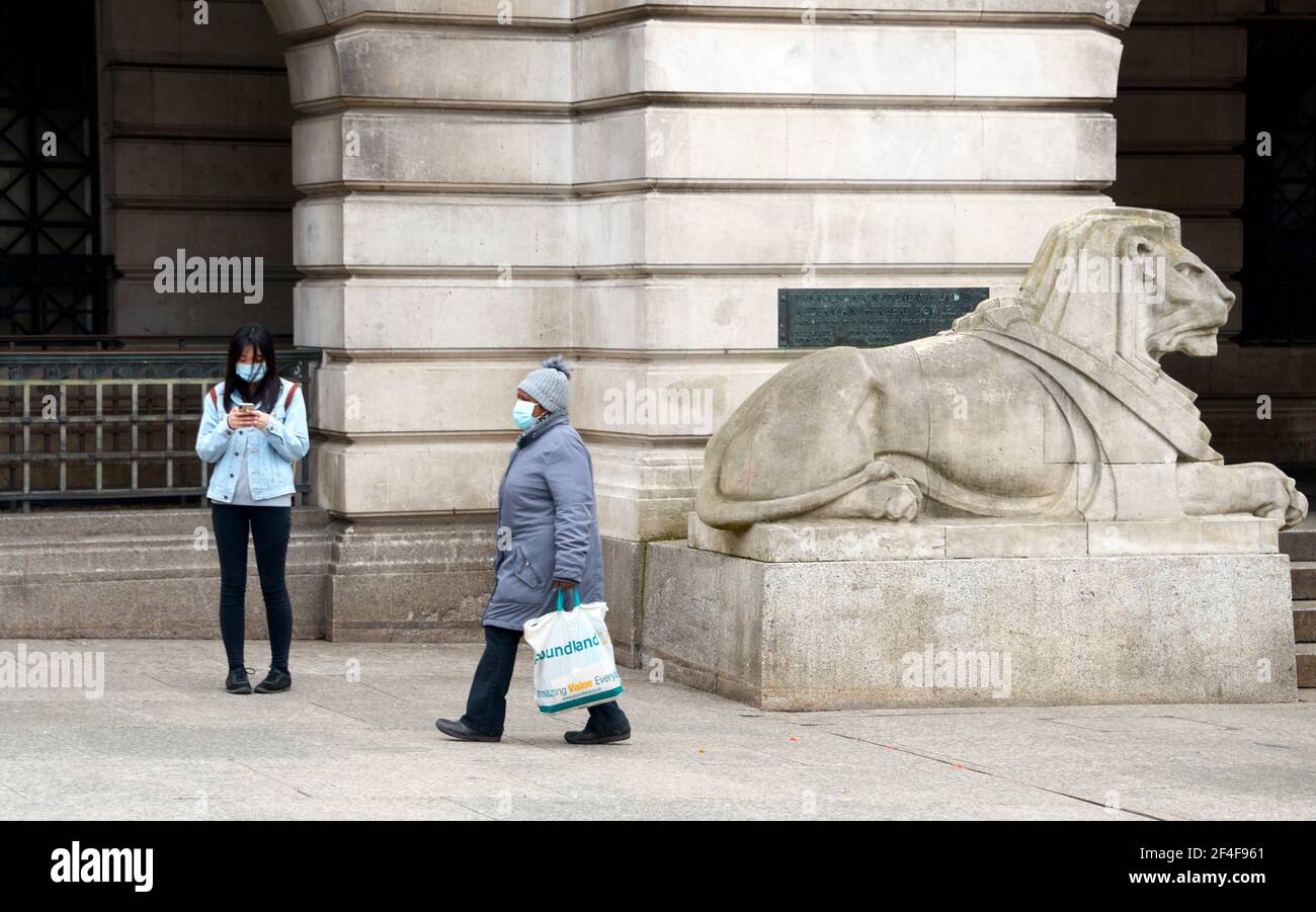 Two women in masks, by the left lion in Nottingham Stock Photo - Alamy