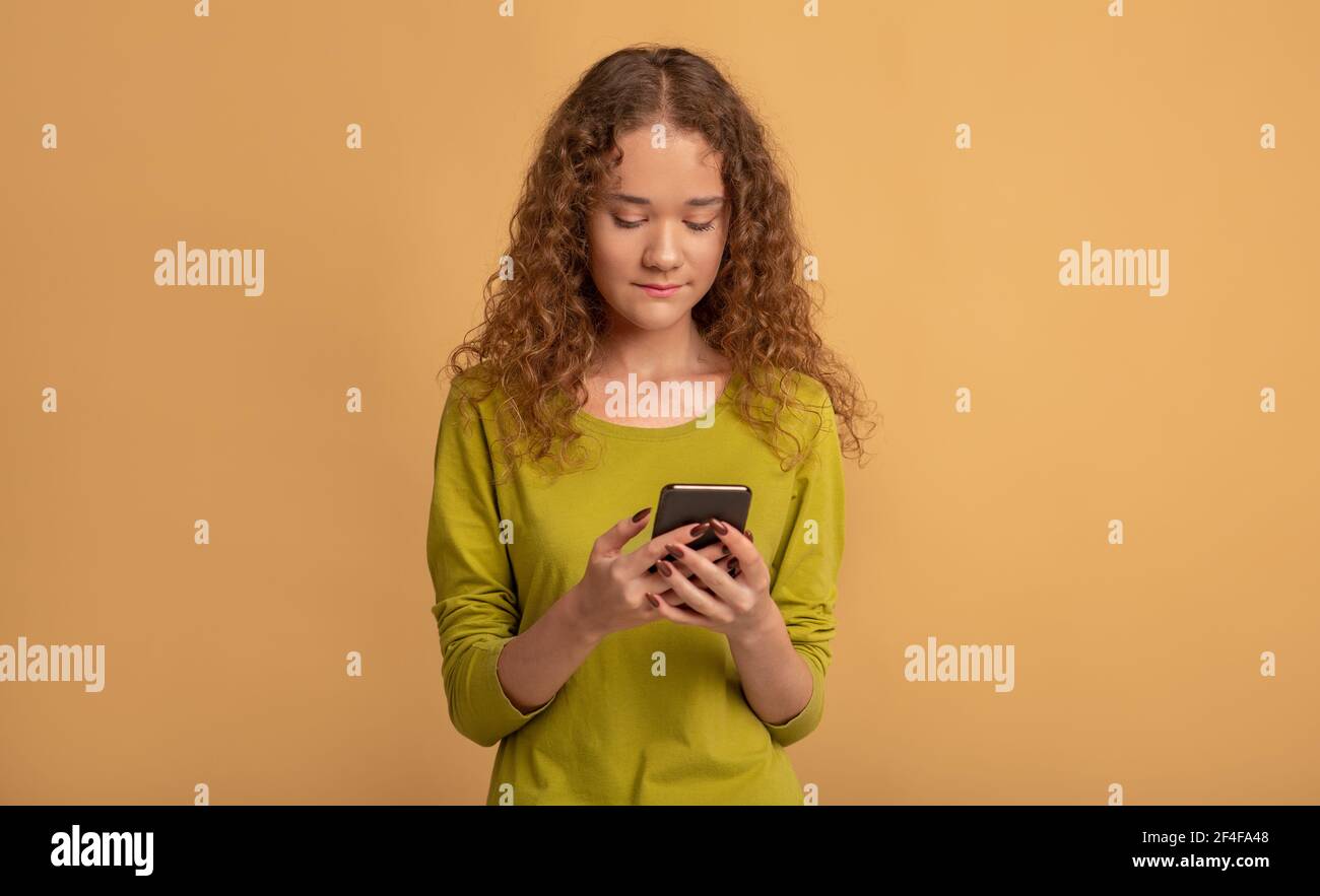 Mobile app, online chat, browsing and typing message on social networks ...