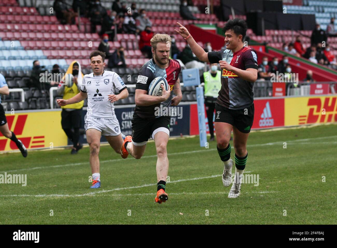 Twickenham, UK. 20th Mar, 2021. Tyrone Green of Harlequins scores a try ...