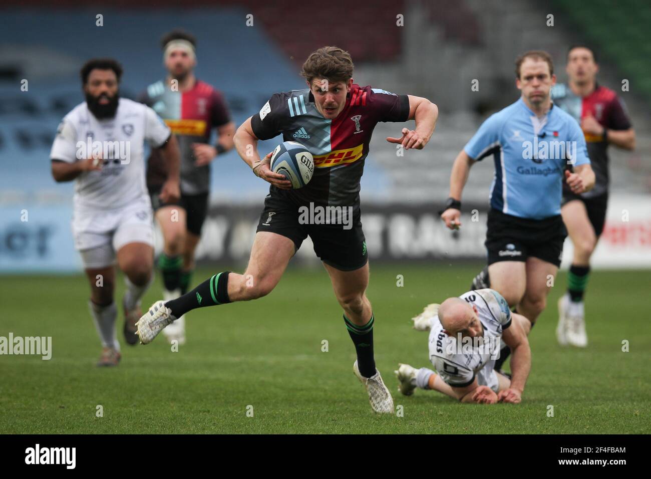 Twickenham, UK. 20th Mar, 2021. Luke Northmore of Harlequins evades a ...
