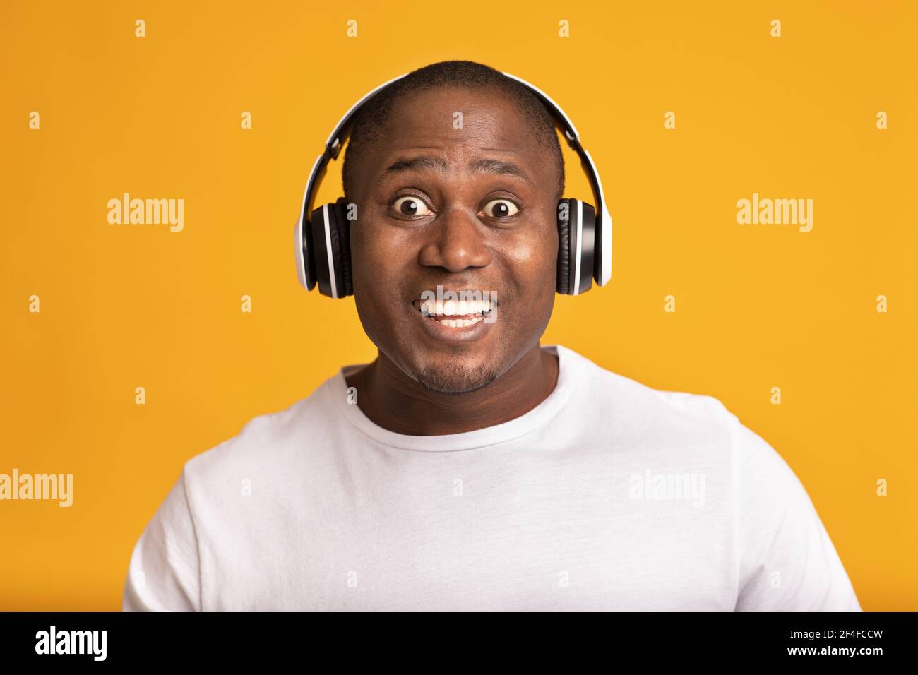 Great offer, amazing news, cool ad and facial expression Stock Photo ...