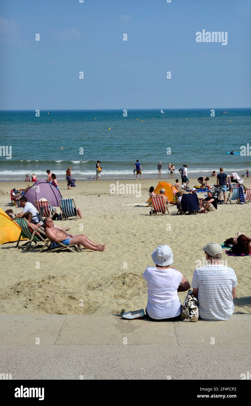 Crowded beach lockdown hi-res stock photography and images - Alamy