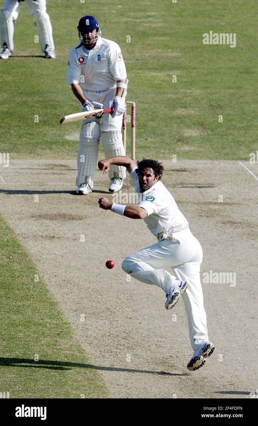 Bowling cricket hi-res stock photography and images - Alamy