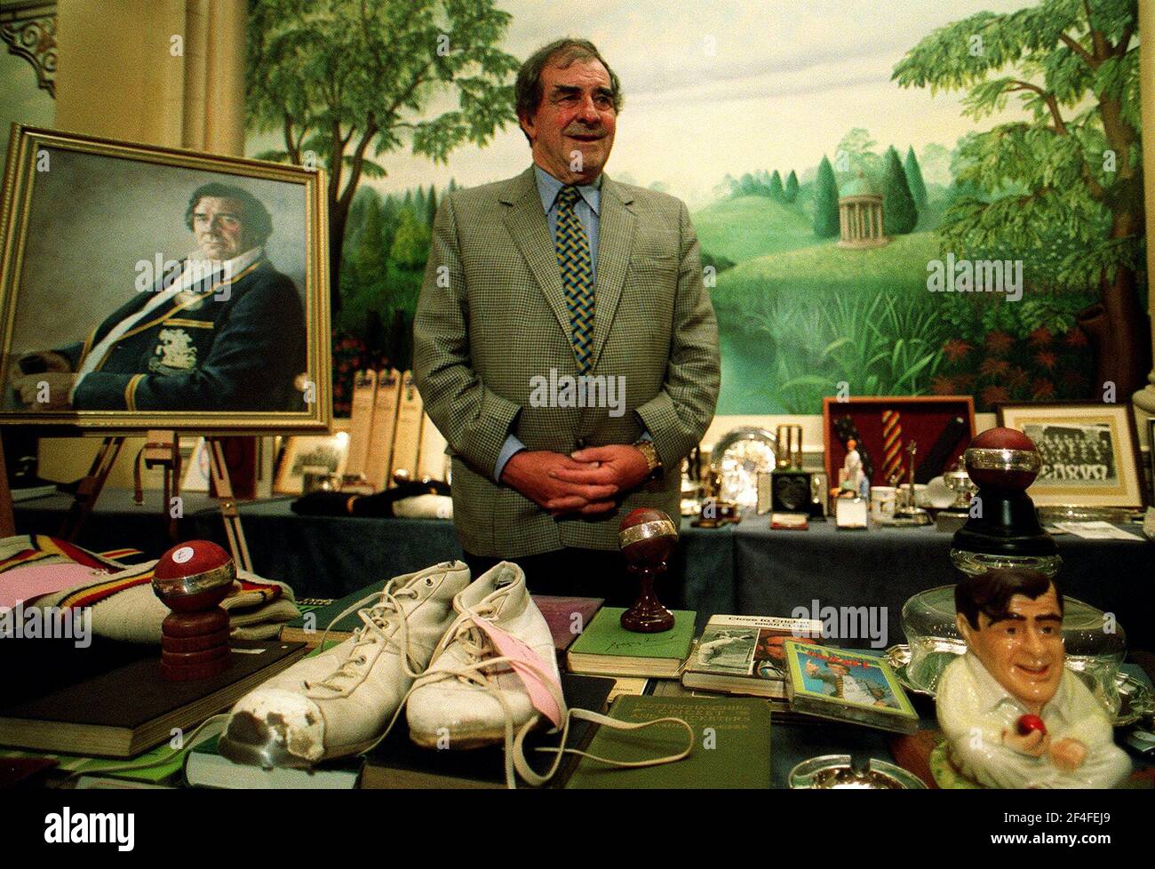 FRED TRUEMAN AT THE GROSVENOR HOUSE HOTEL, FEB 2001 WITH SOME OF HIS ...