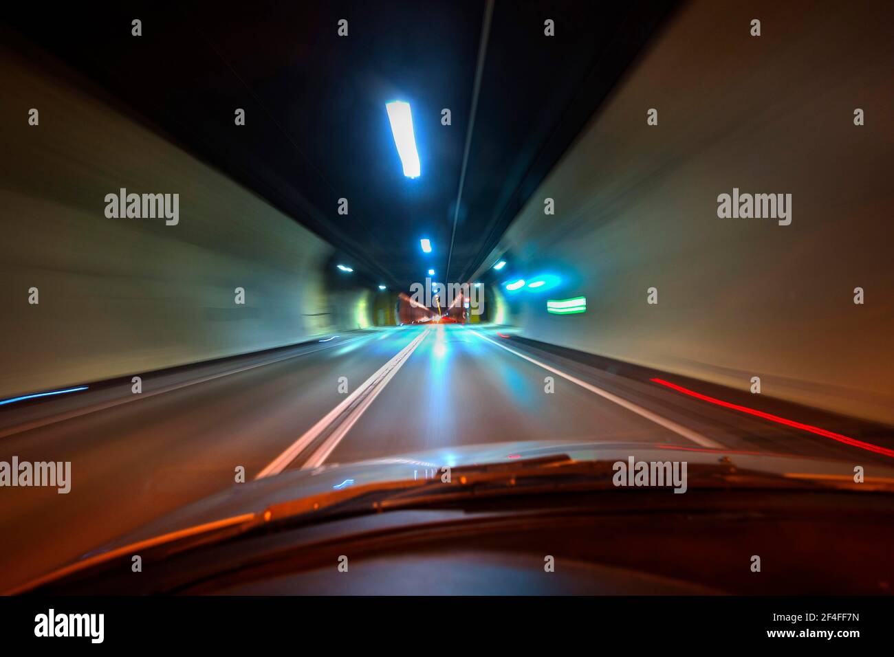 Cars tunnel hi-res stock photography and images - Alamy