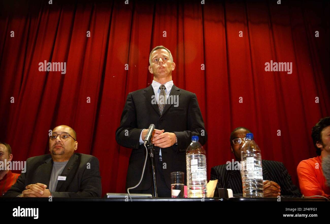 PC Commander Paddick at Lambeth Town Hall this evening making a brief ...