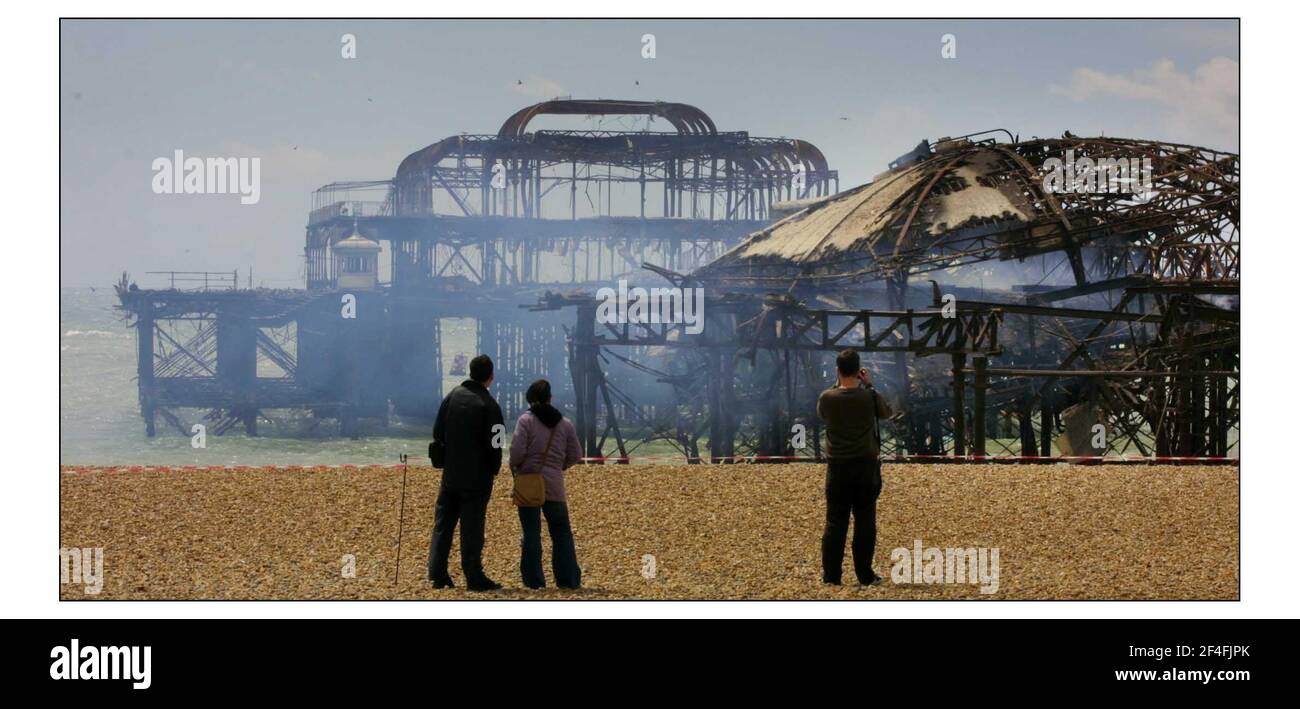 Brighton pier fire 2003 Cut Out Stock Images & Pictures - Alamy