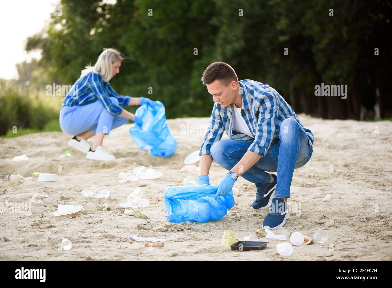 Couple picking trash hi-res stock photography and images - Alamy