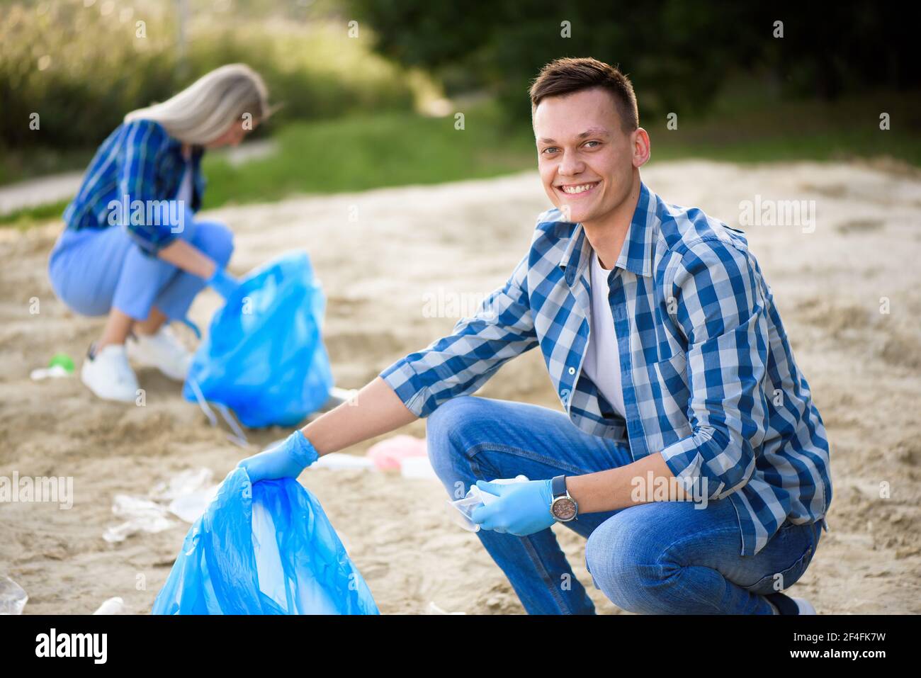 Couple picking trash hi-res stock photography and images - Alamy
