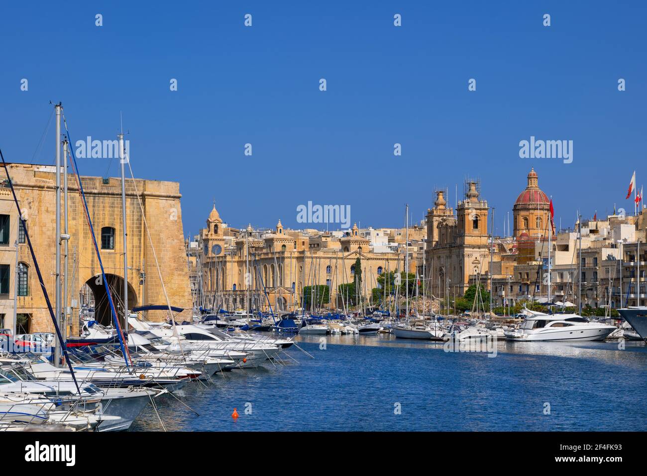 City skyline of Birgu in Malta, Vittoriosa Yacht Marina in the Grand ...