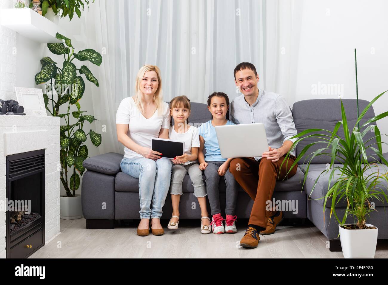 6 year old girl on computer screen hi-res stock photography and images ...
