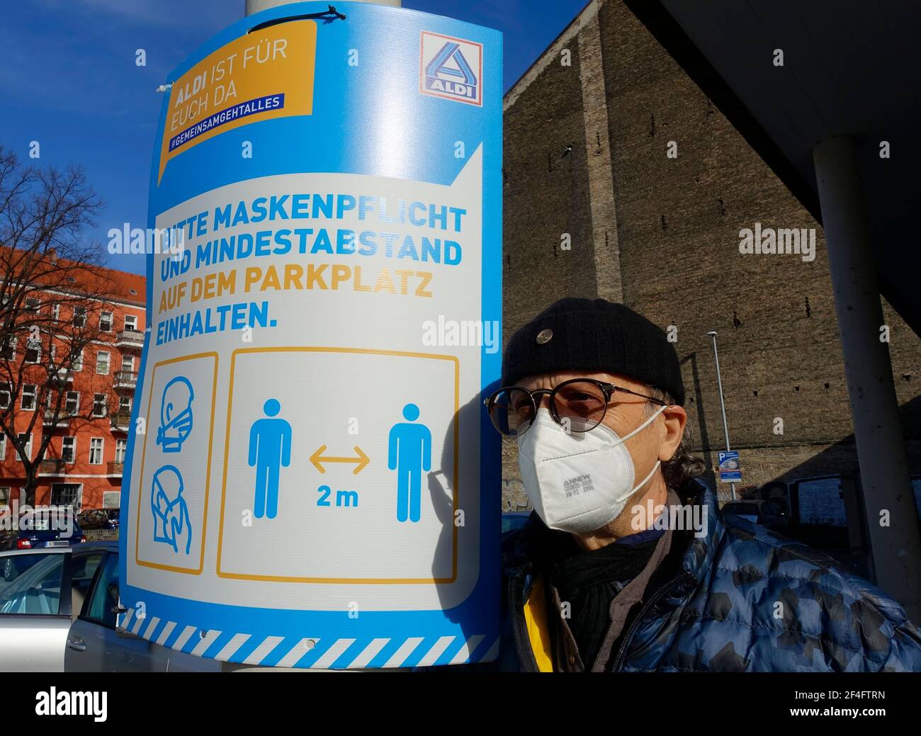 Customer of Aldi Nord in Moabit, Berlin Stock Photo - Alamy