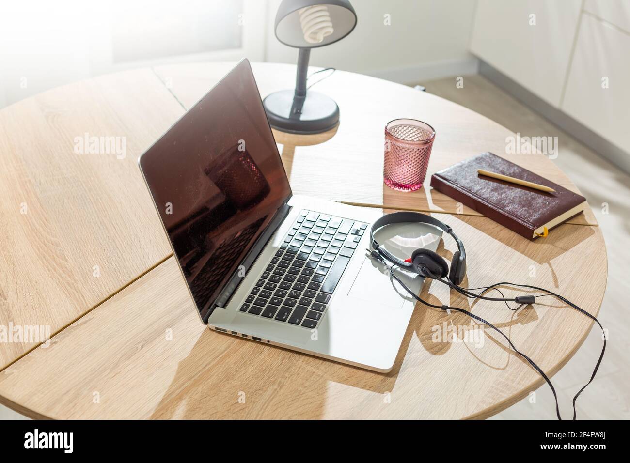 Laptop apple screen time hi-res stock photography and images - Alamy