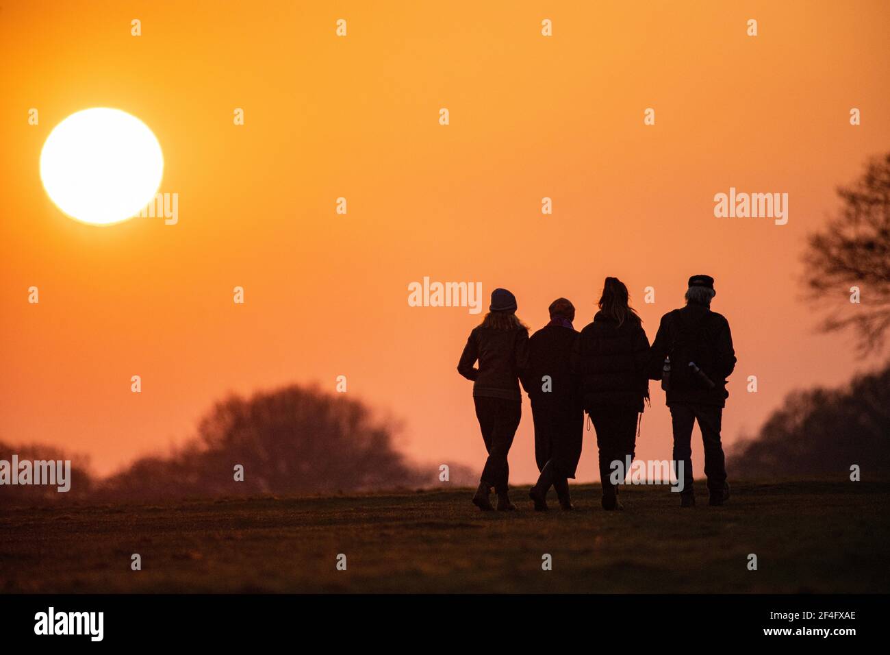 Walking linked arms hi-res stock photography and images - Alamy