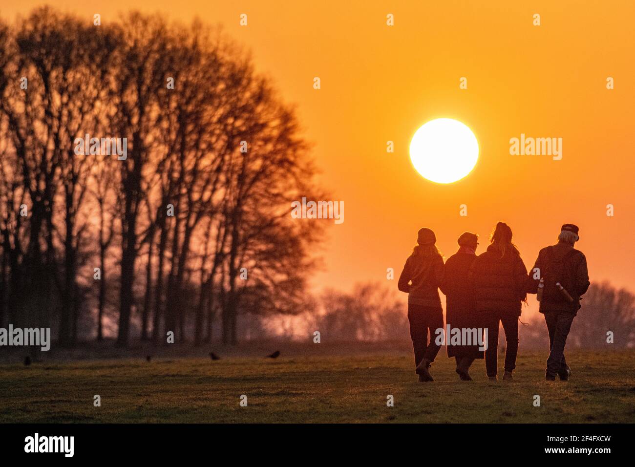 Arms linked together hi-res stock photography and images - Alamy