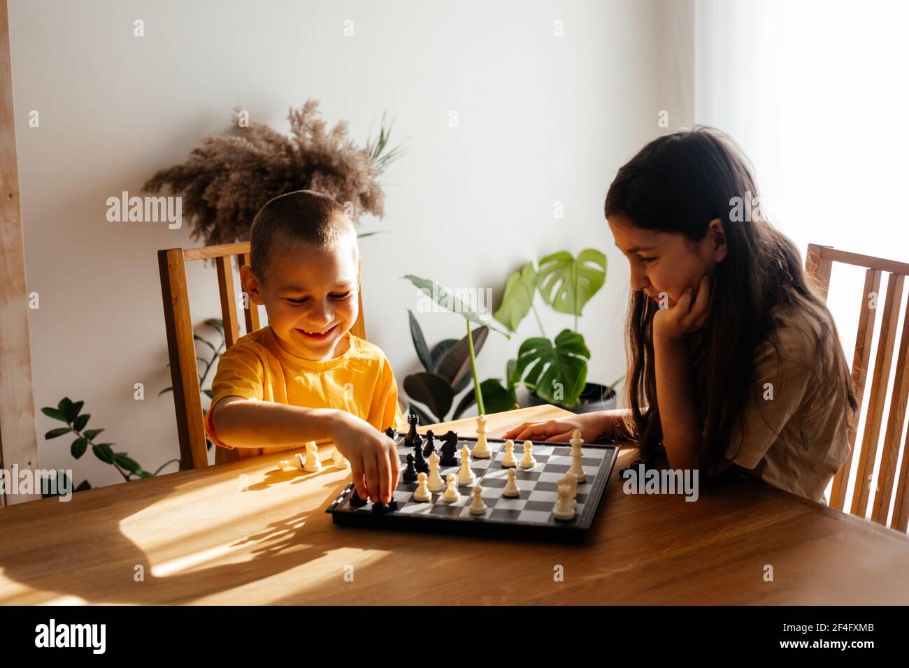 Kids chess competition hi-res stock photography and images - Alamy