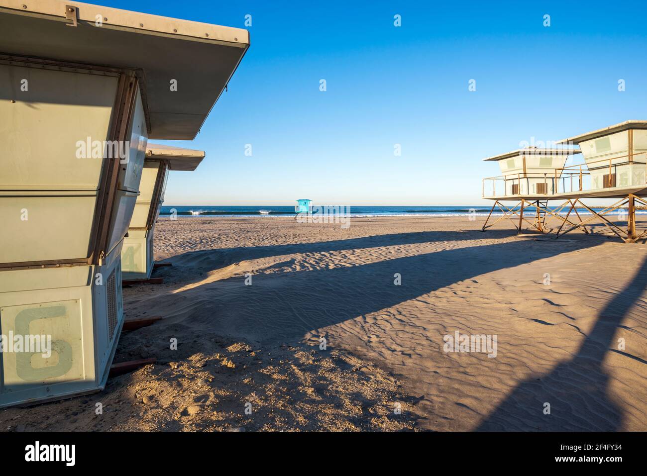 Harbor and beach hi-res stock photography and images - Alamy