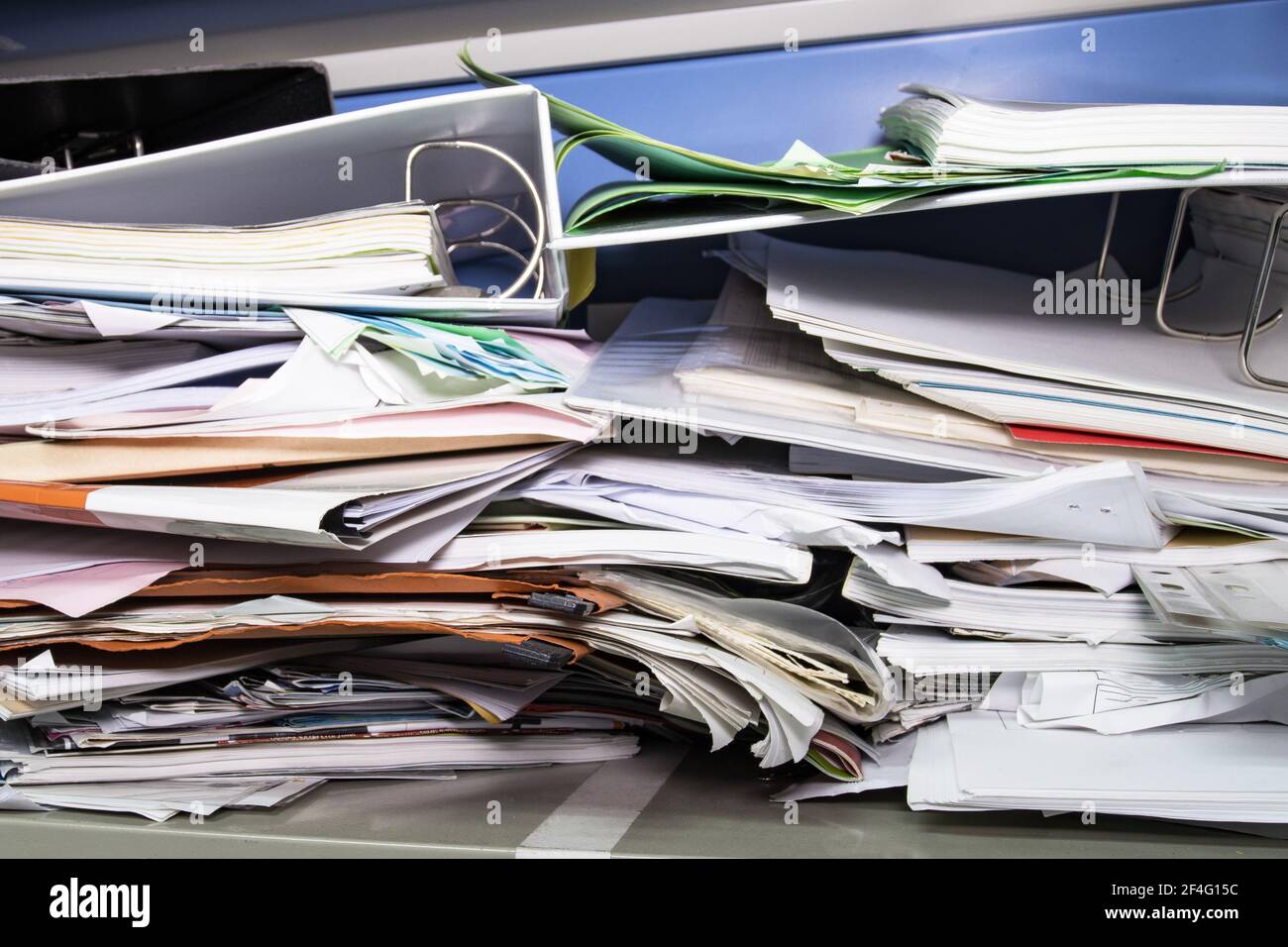 Messy file folders hi-res stock photography and images - Alamy