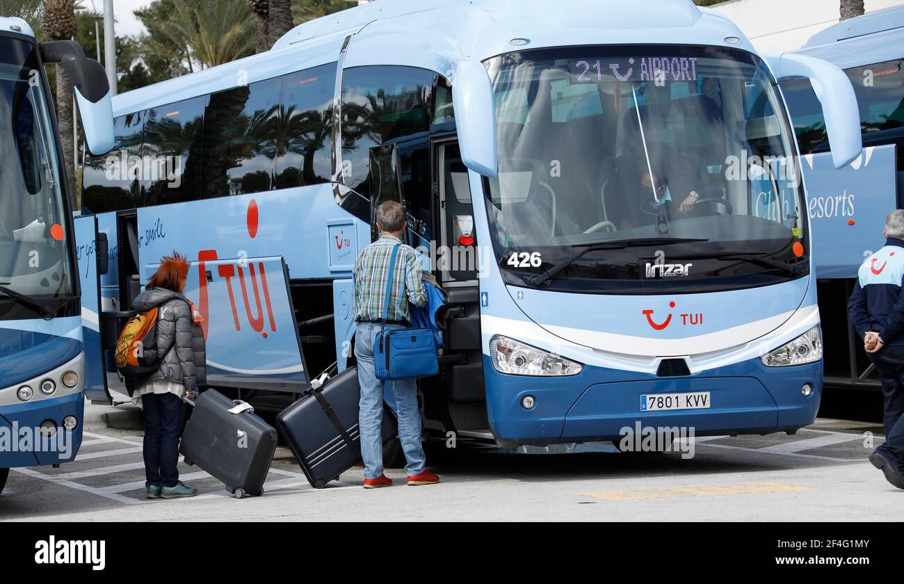 Passengers board a bus hi-res stock photography and images - Alamy