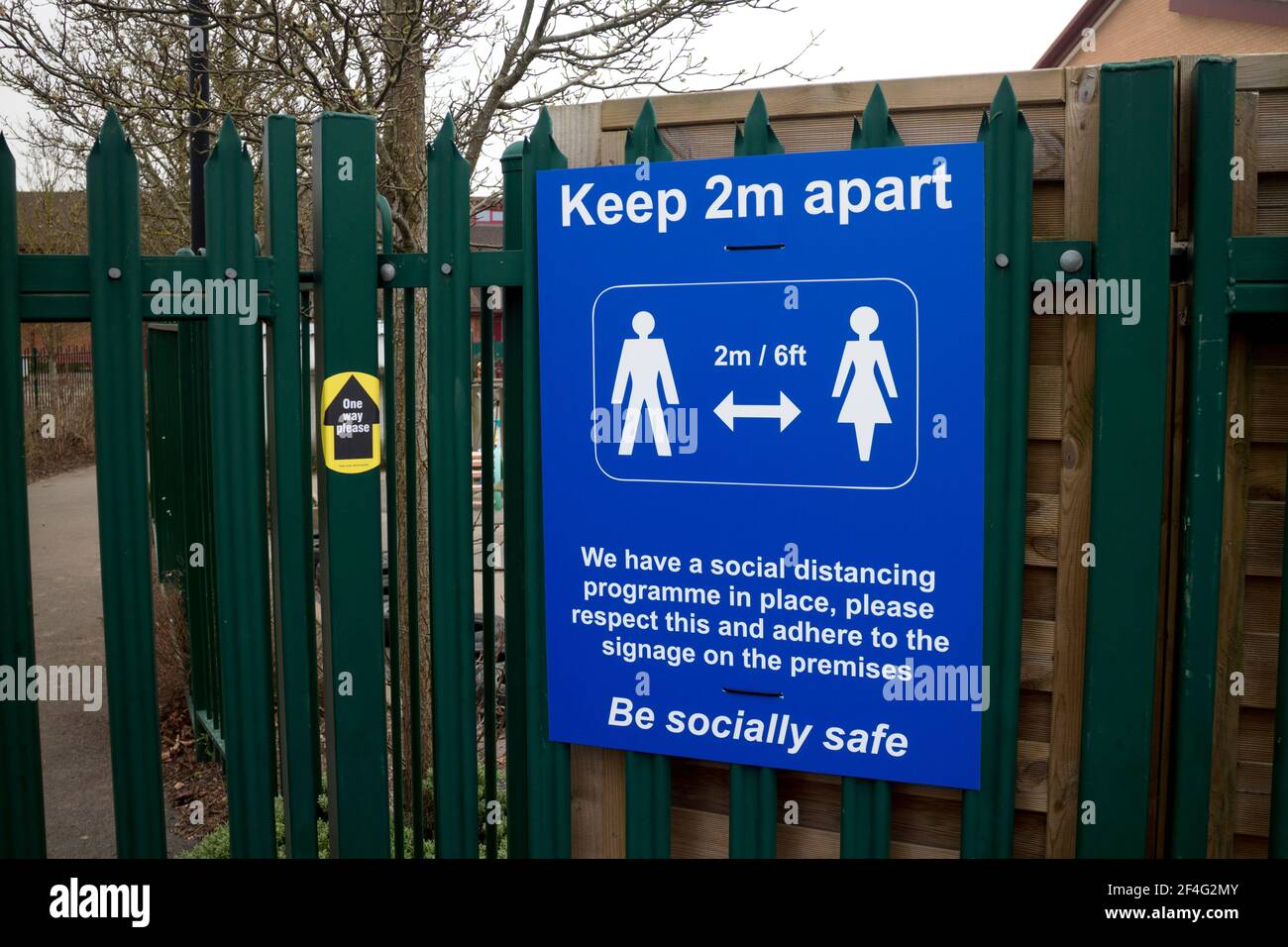 Primary school social distancing sign, Warwick, UK. March 2021 Stock ...