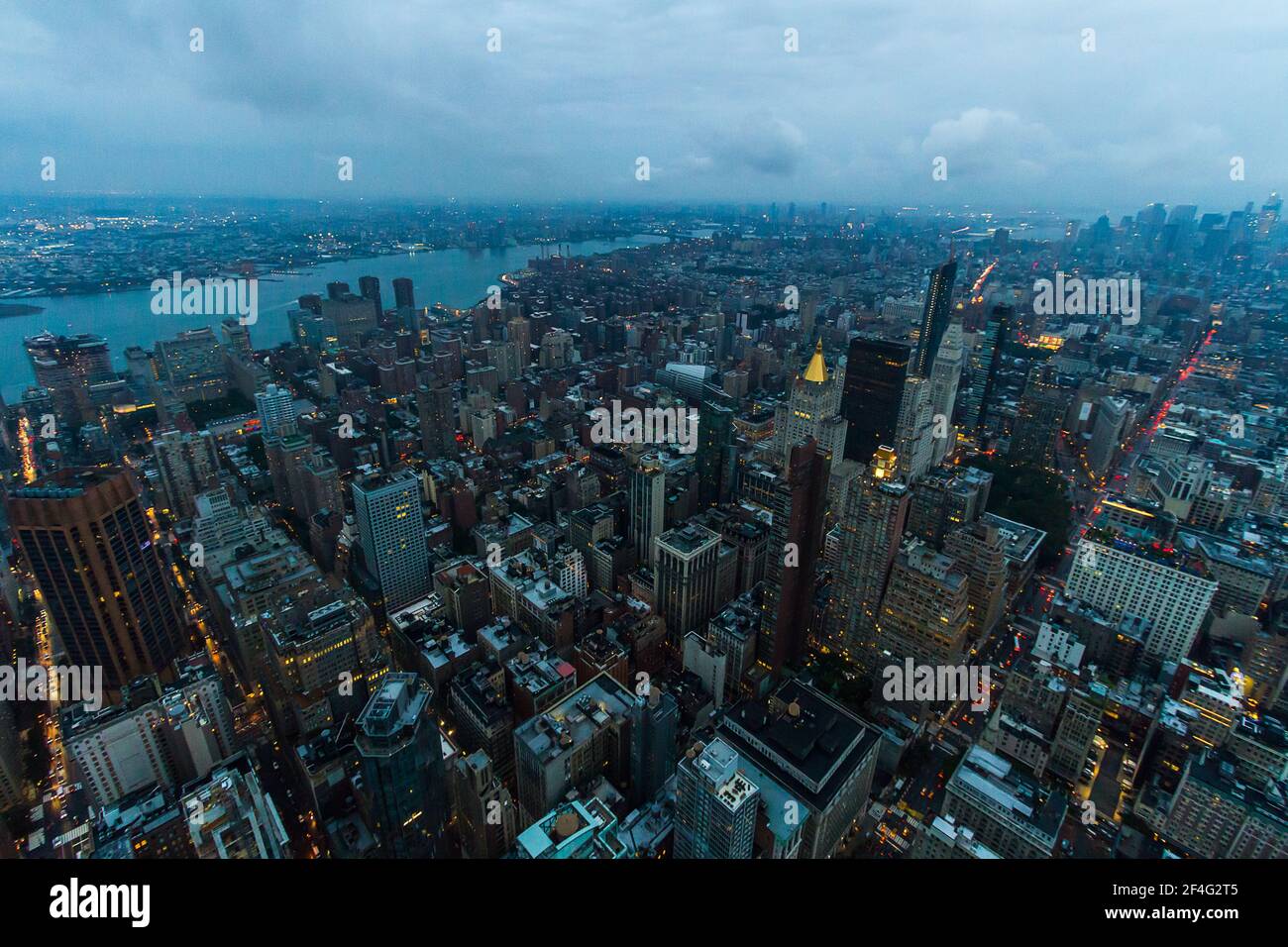 Evening view of the New York City skyline from the observation deck of ...