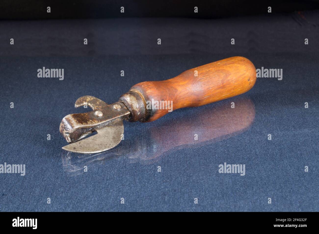Old can opener hi-res stock photography and images - Alamy