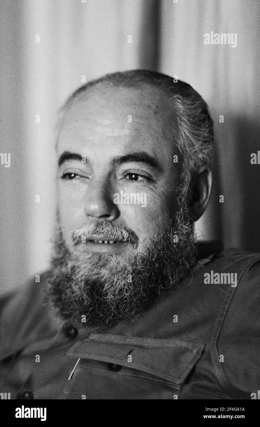 Fidel castro cuba 1960 portrait hi-res stock photography and images - Alamy