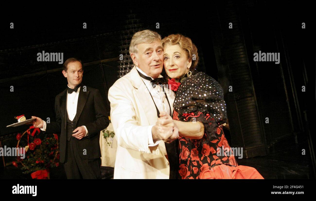 Barrie ingham hi-res stock photography and images - Alamy