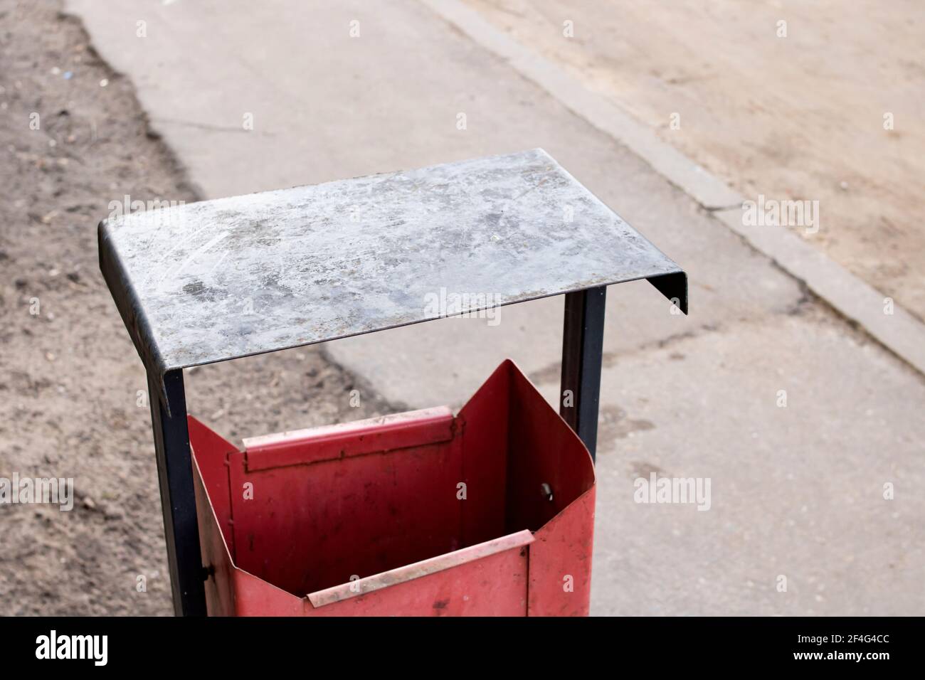Old rusty street litter bin close up on sidewalk Stock Photo - Alamy