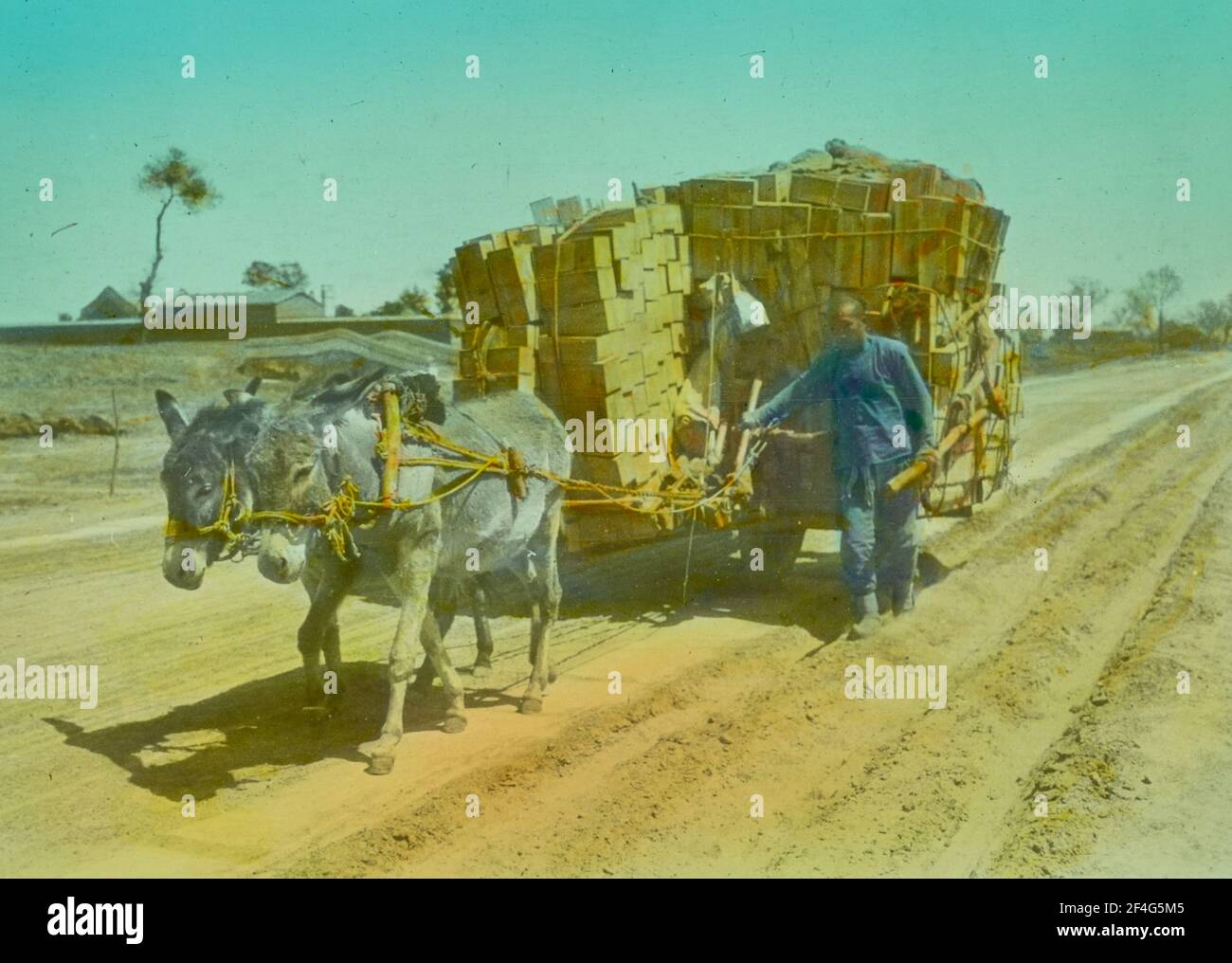 Heavily laden donkey cart hi-res stock photography and images - Alamy