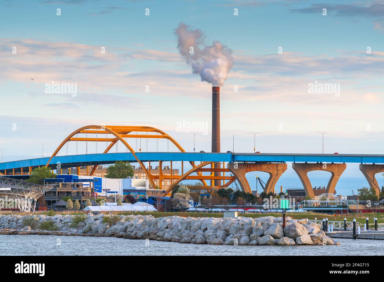 Skyline milwaukee wisconsin hoan bridge hi-res stock photography and ...