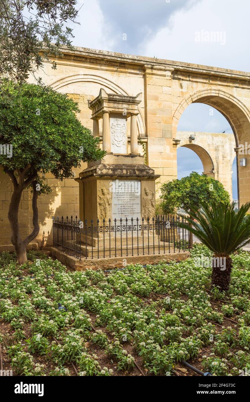 Memorial to surgeon John Bathurst Thomson in Upper Barrakka Gardens ...