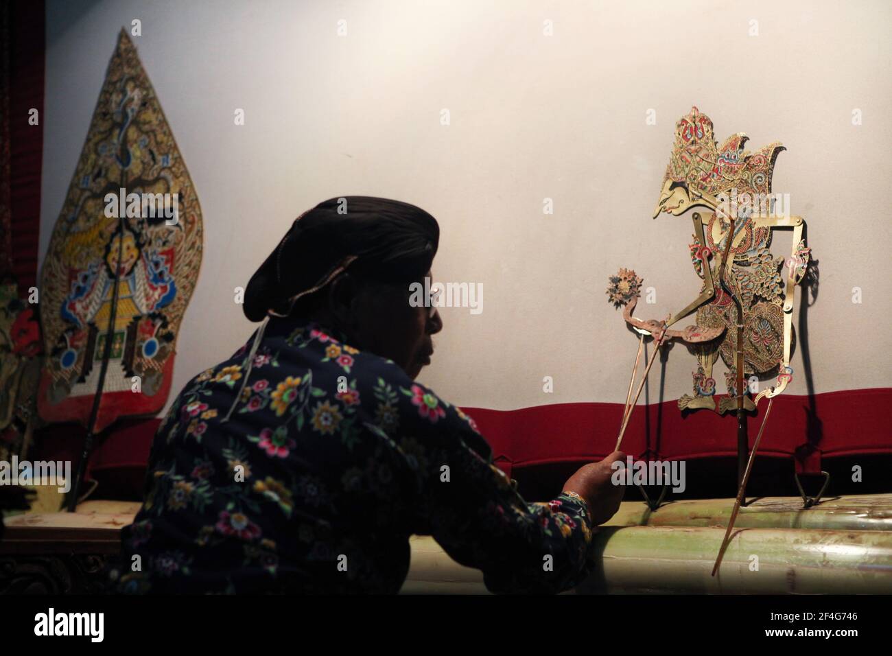 Puppet master (dalang) performs the wayang kulit performance 'The Death ...