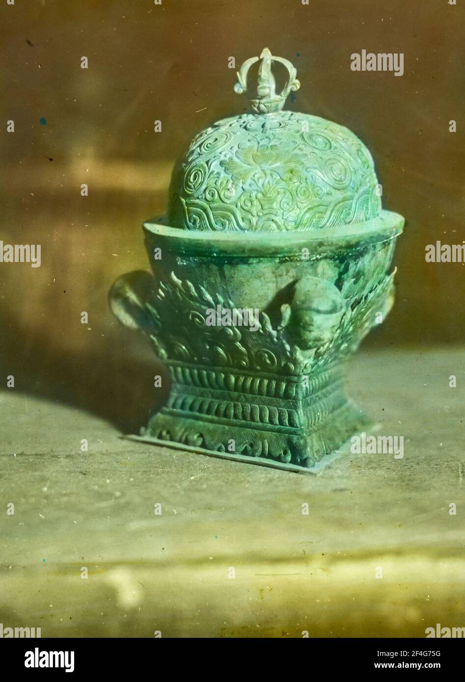 Libation hi-res stock photography and images - Alamy