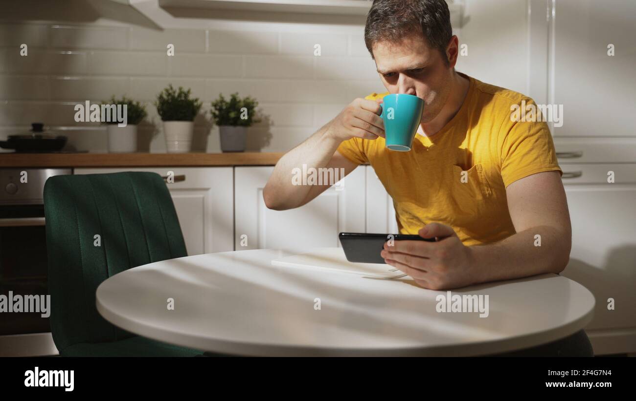 Drinking tea in the sun hi-res stock photography and images - Alamy