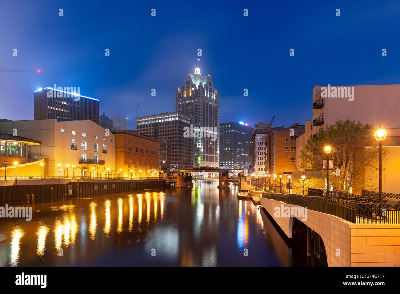 Milwaukee river bridge hi-res stock photography and images - Alamy