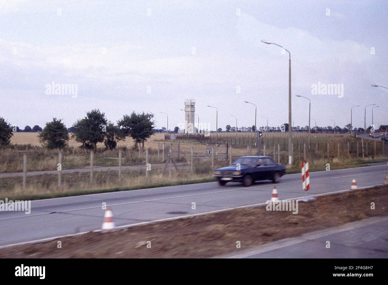 Ddr border hi-res stock photography and images - Alamy