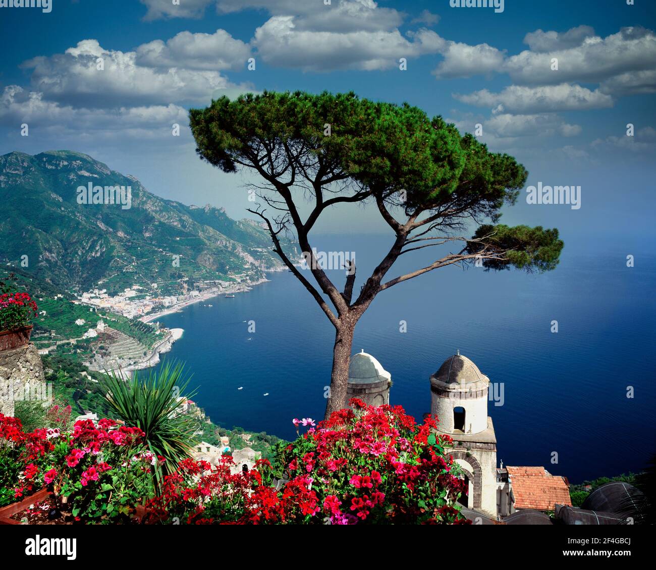 IT - CAMPANIA: Villa Rufolo at Ravello overlooking the Gulf of Salerno ...