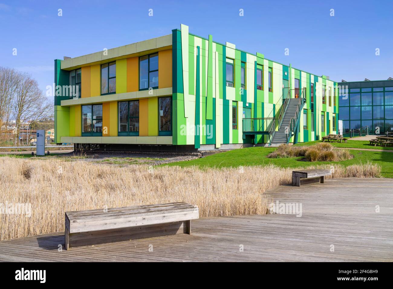 College pathways hi-res stock photography and images - Alamy