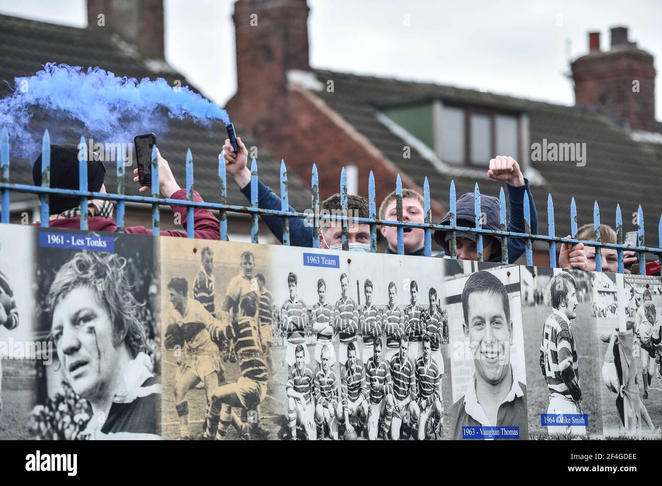 Rugby league fans hi-res stock photography and images - Alamy