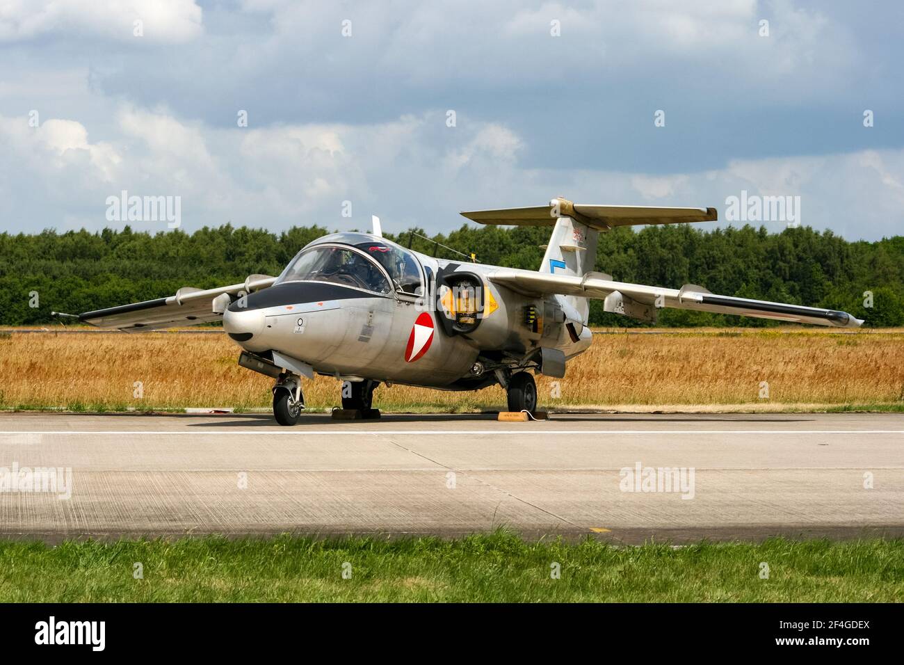 Austrian Air Force SAAB 105 trainer jet Stock Photo - Alamy