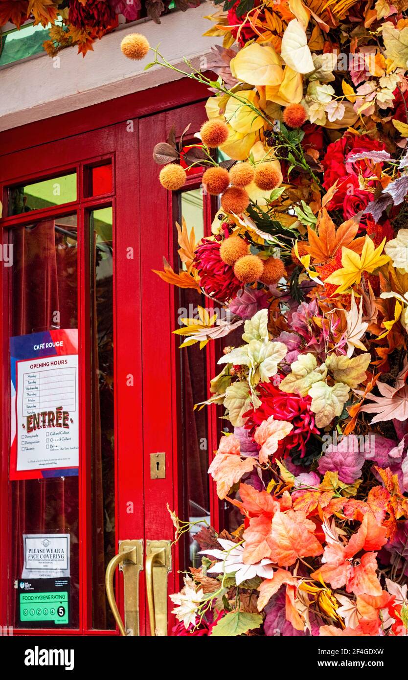 Cafe rouge exterior flowers hi-res stock photography and images - Alamy