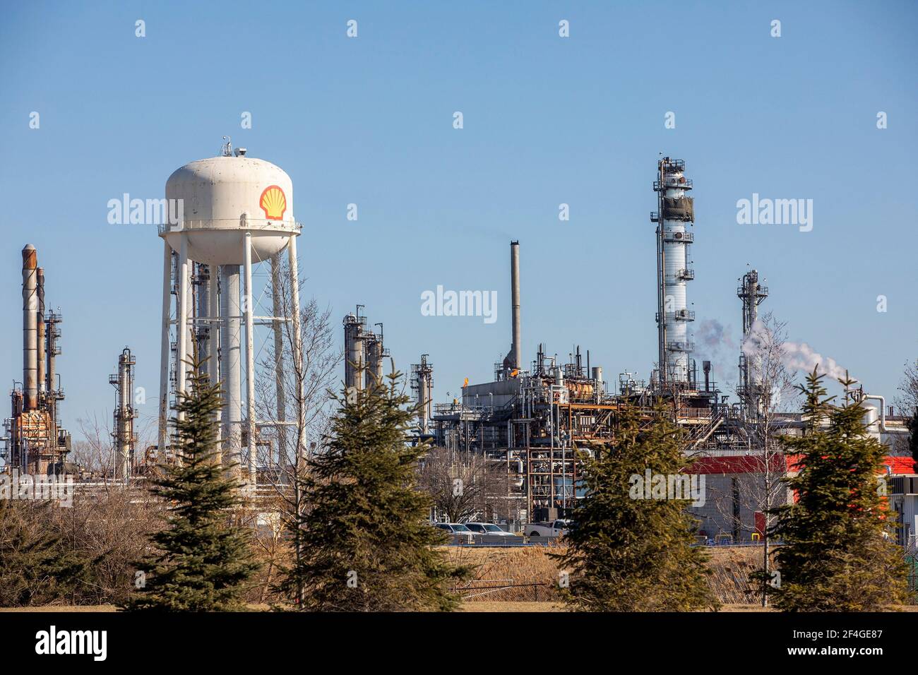 Shell refinery 2021 hi-res stock photography and images - Alamy