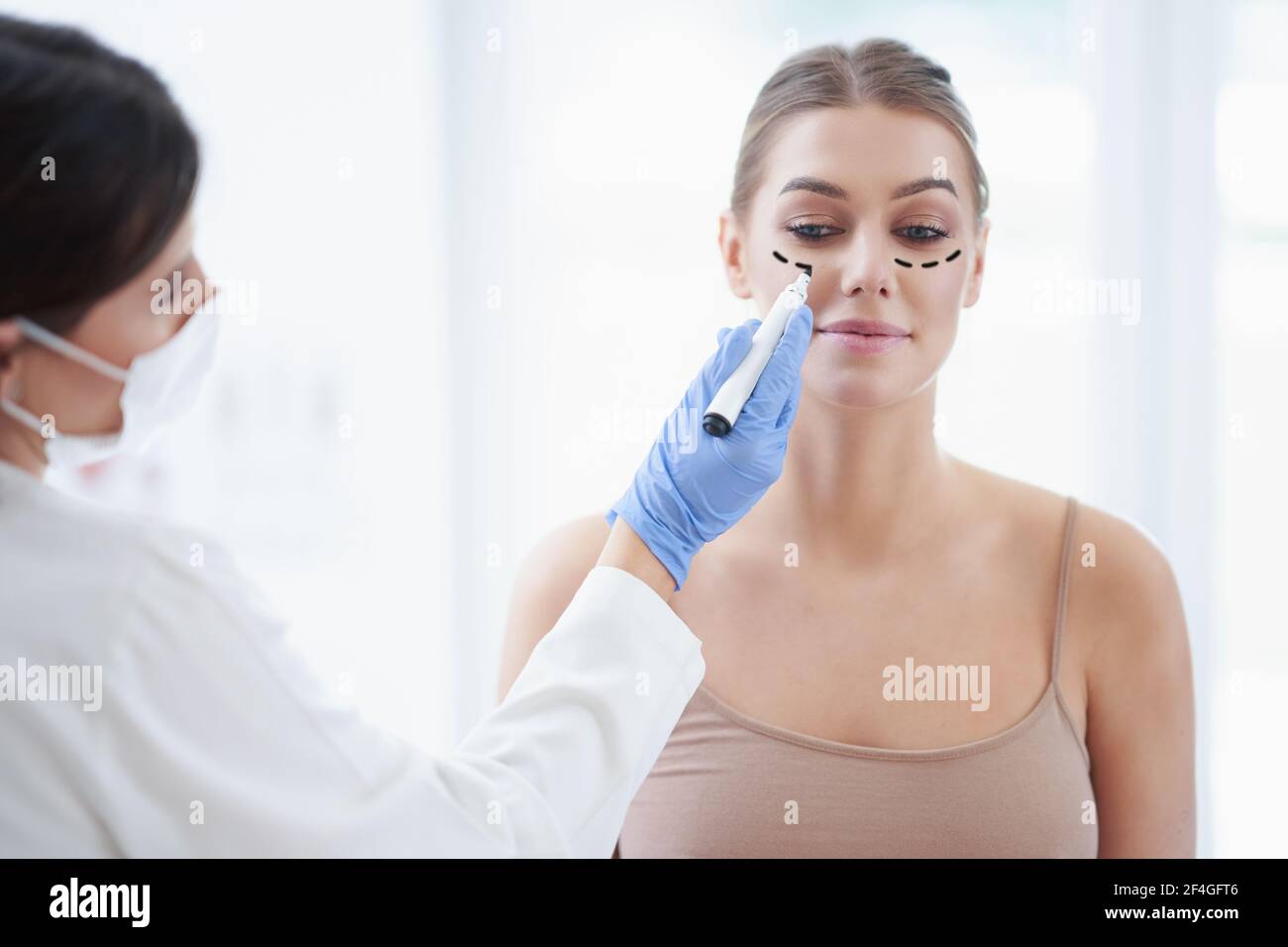 Plastic surgeon hi-res stock photography and images - Alamy