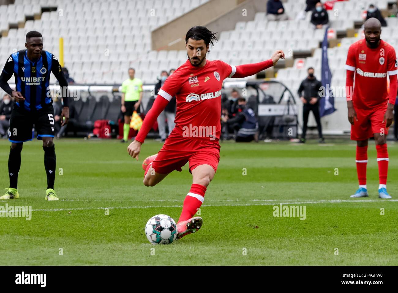 BRUGES, BELGIUM - MARCH 21: Lior Refaelov of Royal Antwerp scores his ...