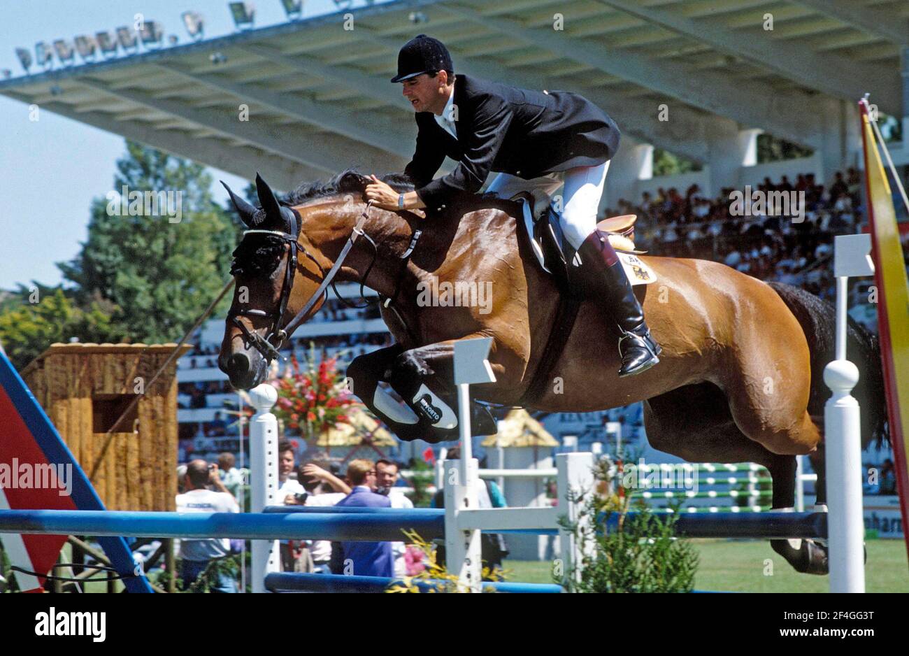Bay oxer showjumping jump hi-res stock photography and images - Alamy