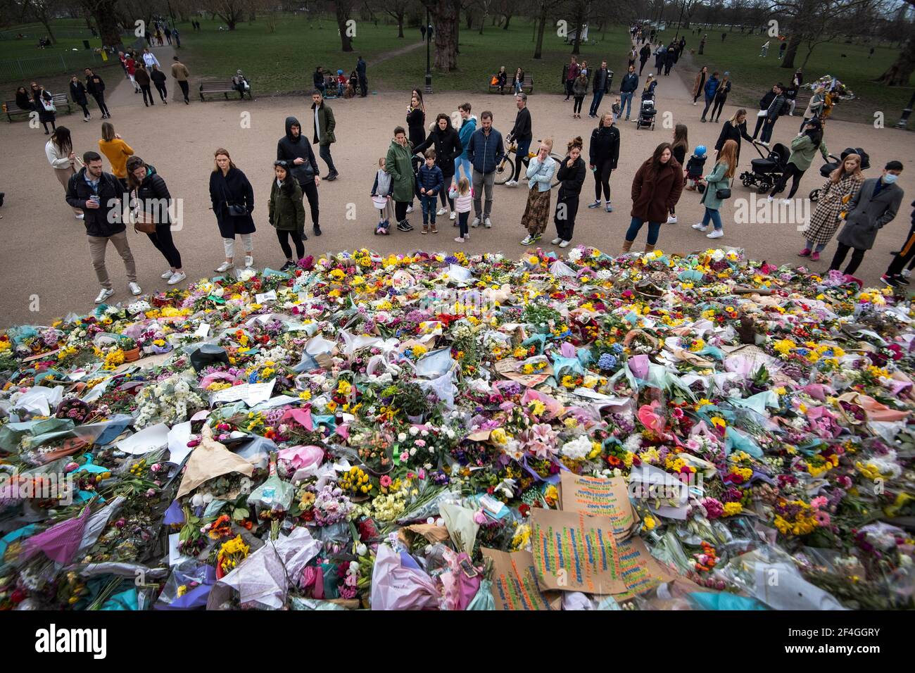 People viewing floral tributes left at the bandstand in Clapham Common ...