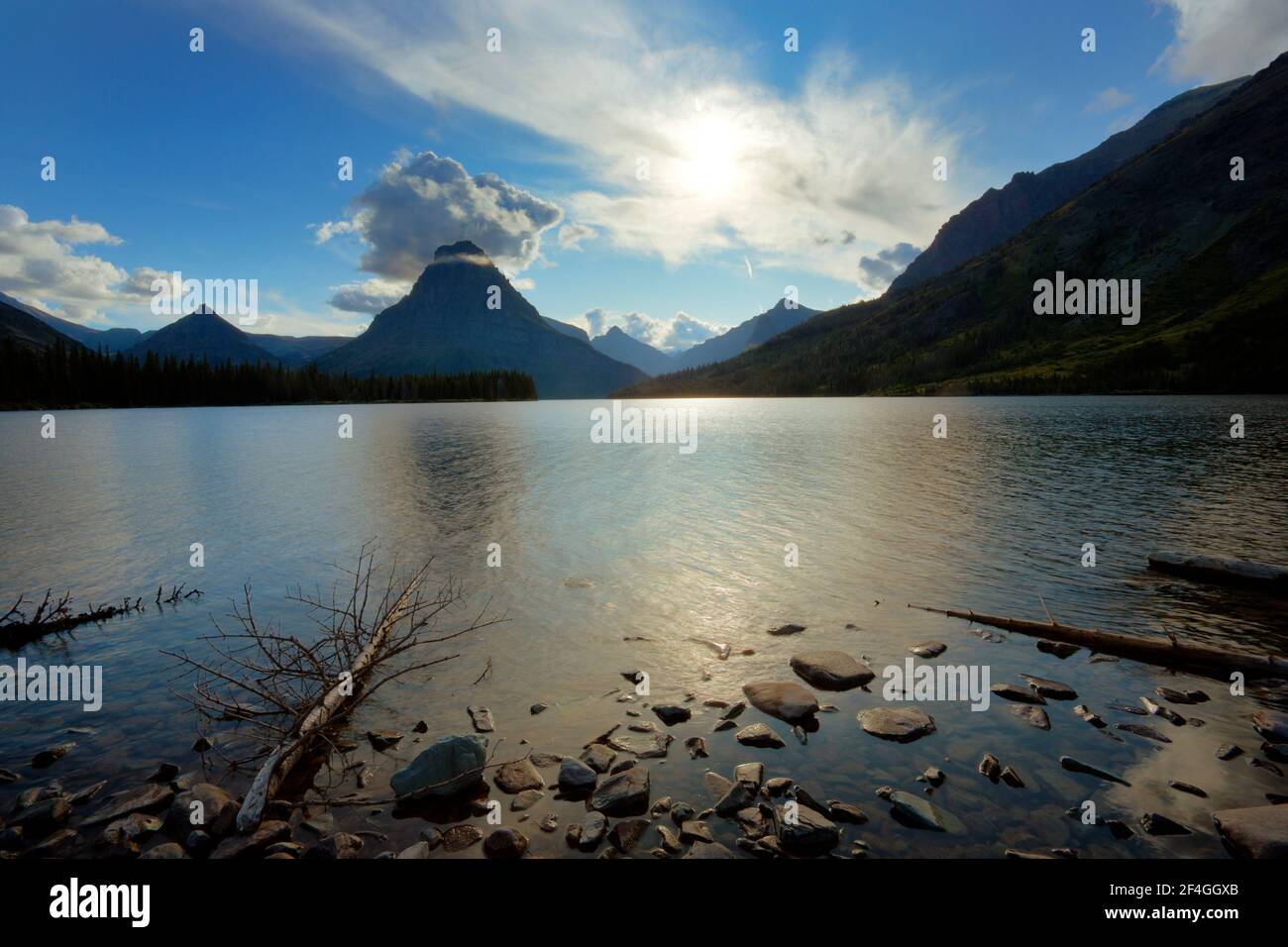 Two medicine lake montana hi-res stock photography and images - Alamy