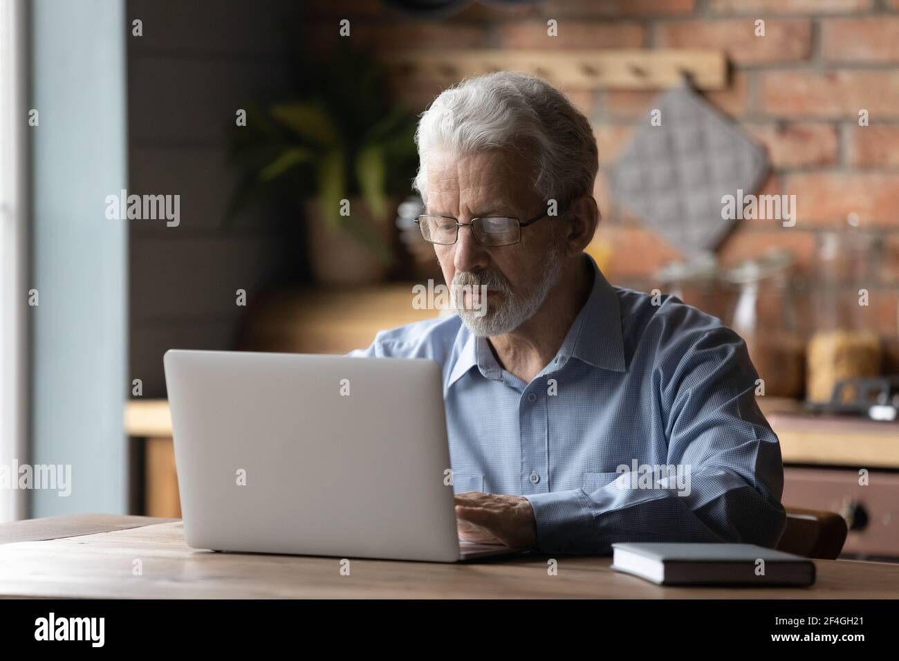 Male employee working from hi-res stock photography and images - Alamy