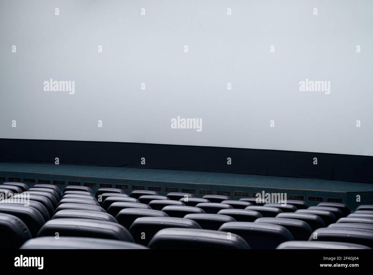 Cinema seat modern screen hi-res stock photography and images - Alamy
